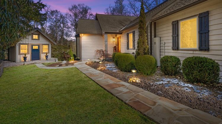 This beautiful, spacious waterfront estate has an extraordinary setting ...